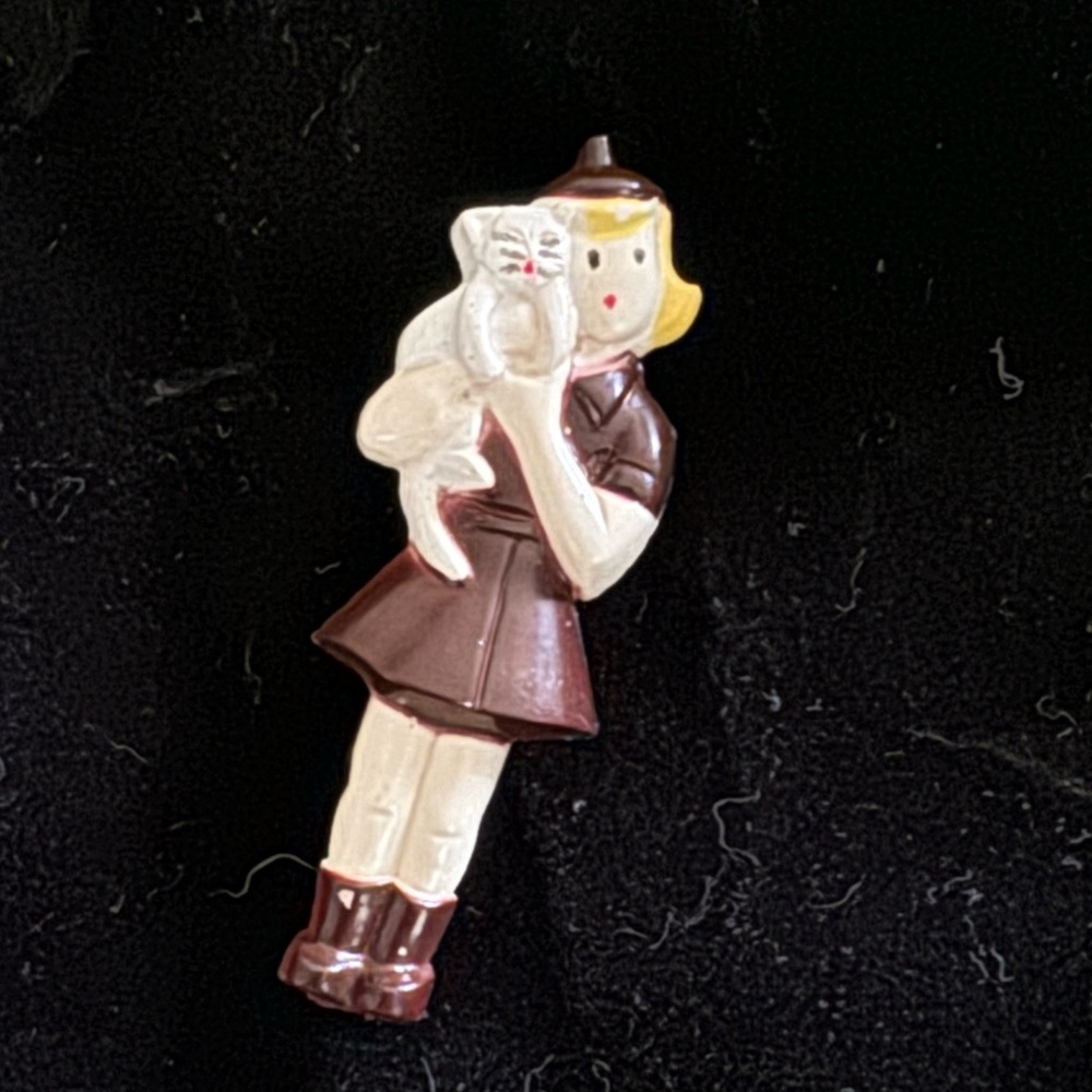 Vintage 1948 Brownie Girl Scout Figure Pin With Kitte… - Gem
